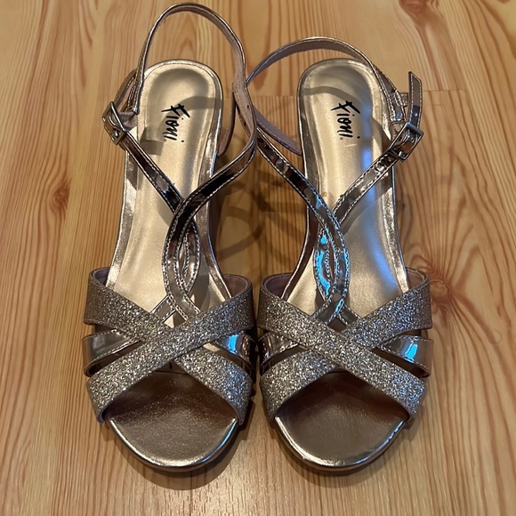 FIONI Clothing | Shoes | Gold Wedge Sandal Size 6 2 | Poshmark